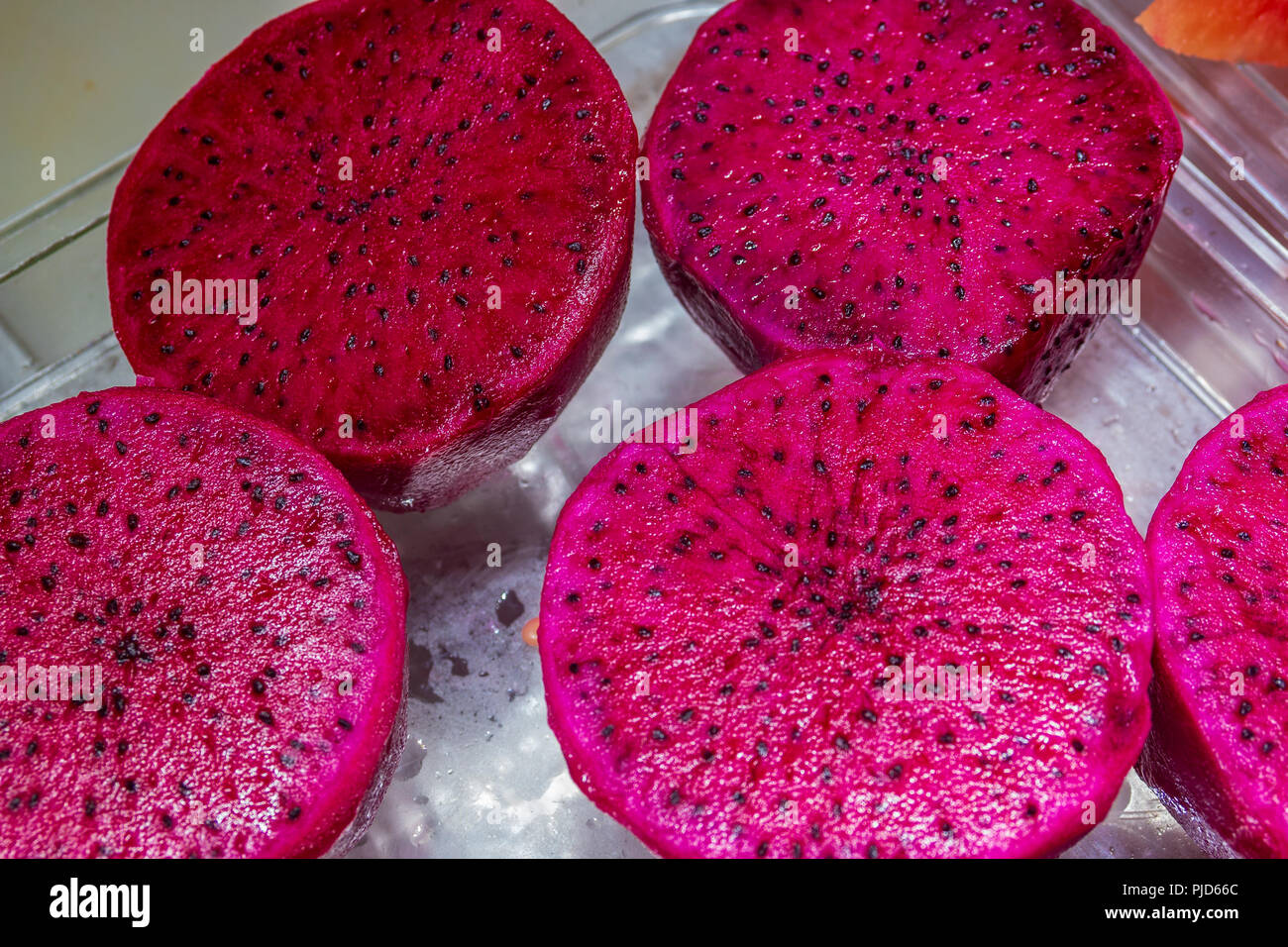 Sliced whole pitaya fruits hi-res stock photography and images - Alamy