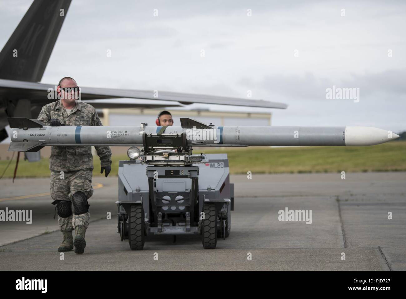 Aim 120 hi-res stock photography and images - Alamy