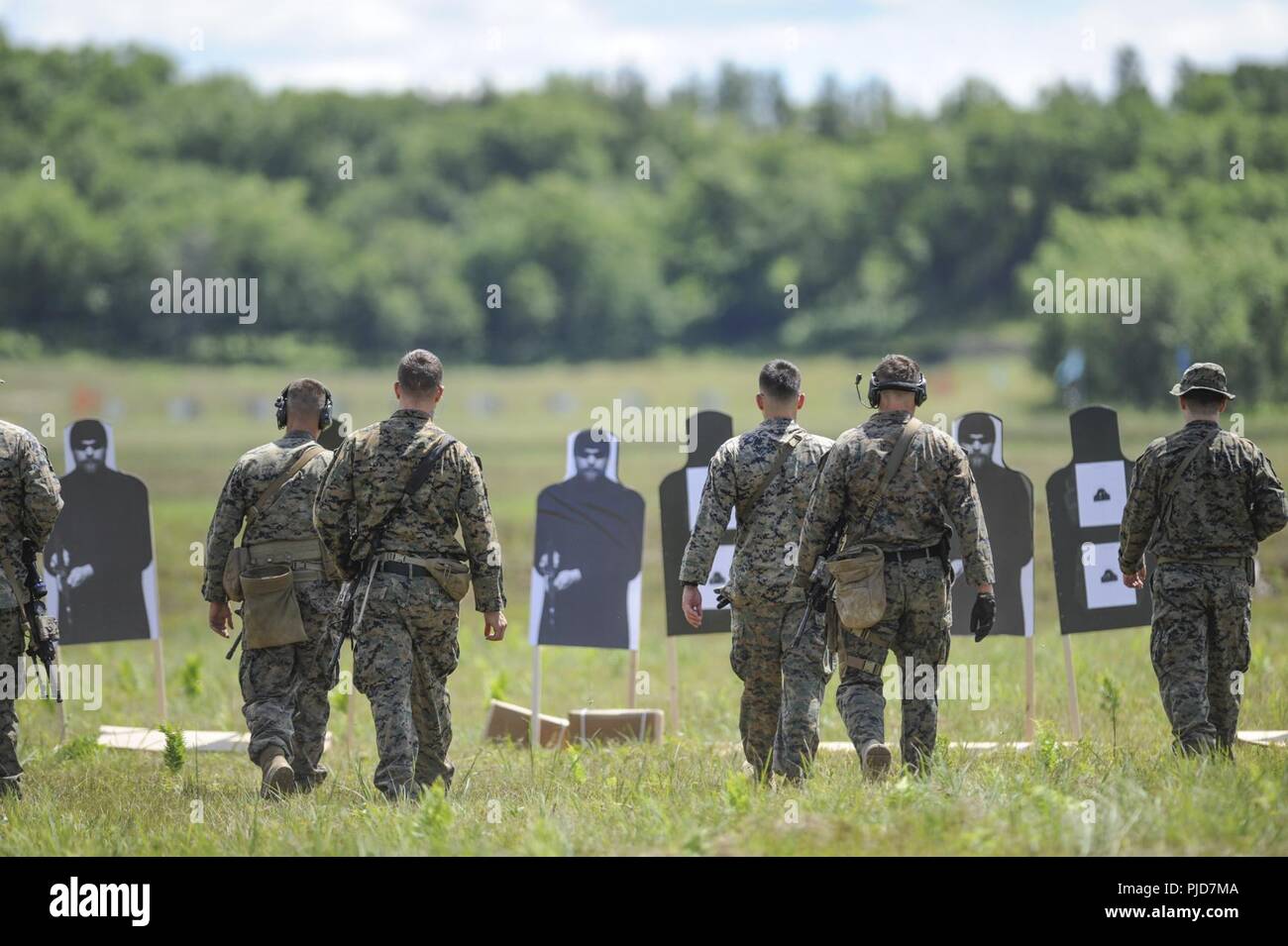 Marines from Company E, 4th Reconnaissance Battaltion, 4th Marine ...