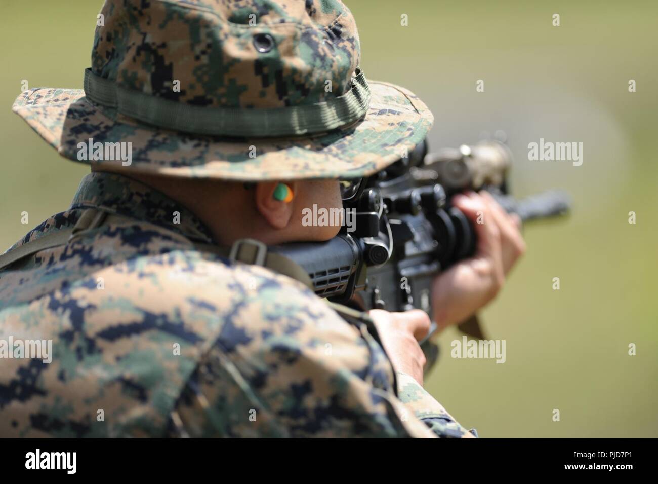 Marines from Company E, 4th Reconnaissance Battalion, 4th Marine ...