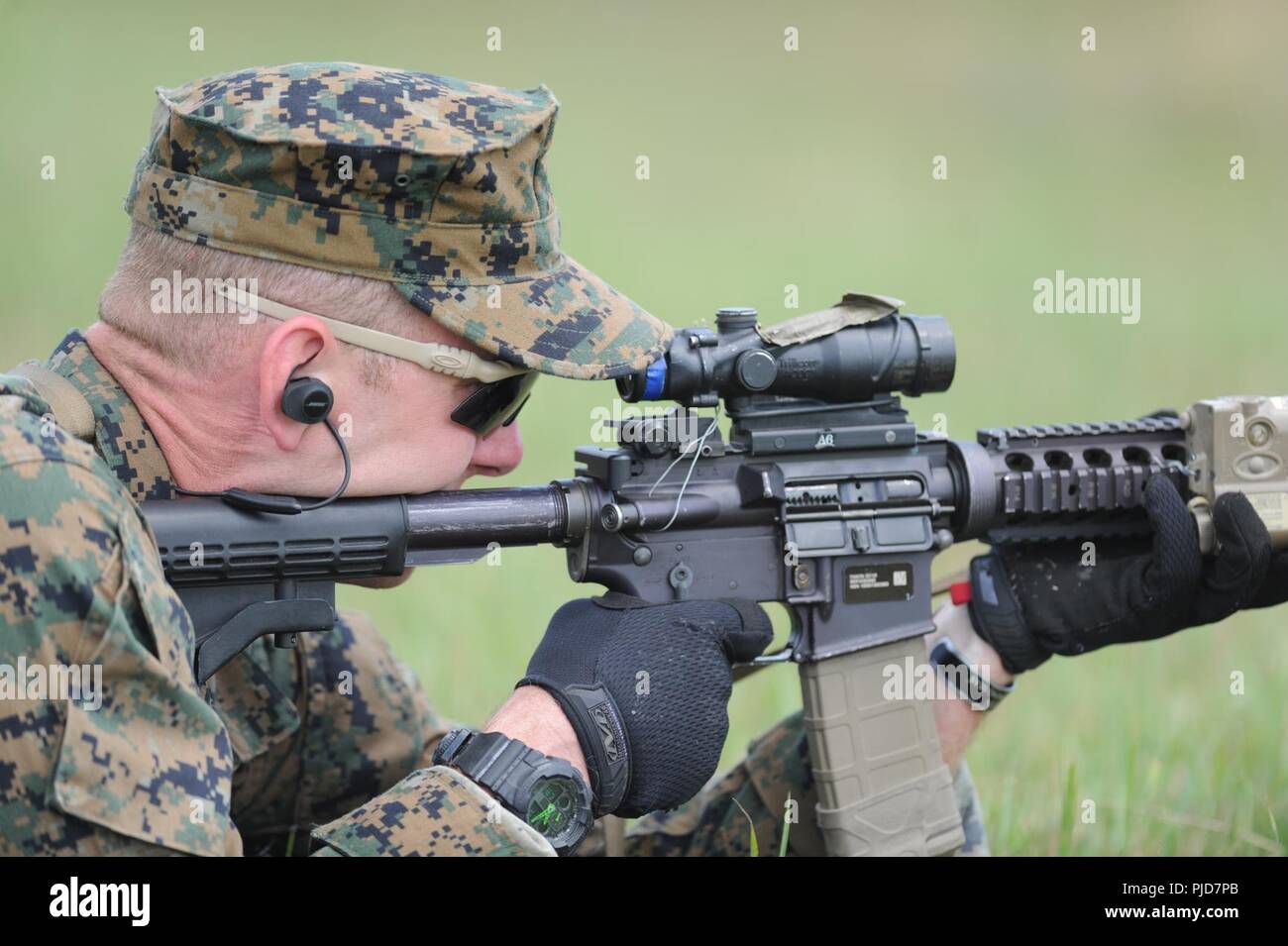 Marines from Company E, 4th Reconnaissance Battalion, 4th Marine ...