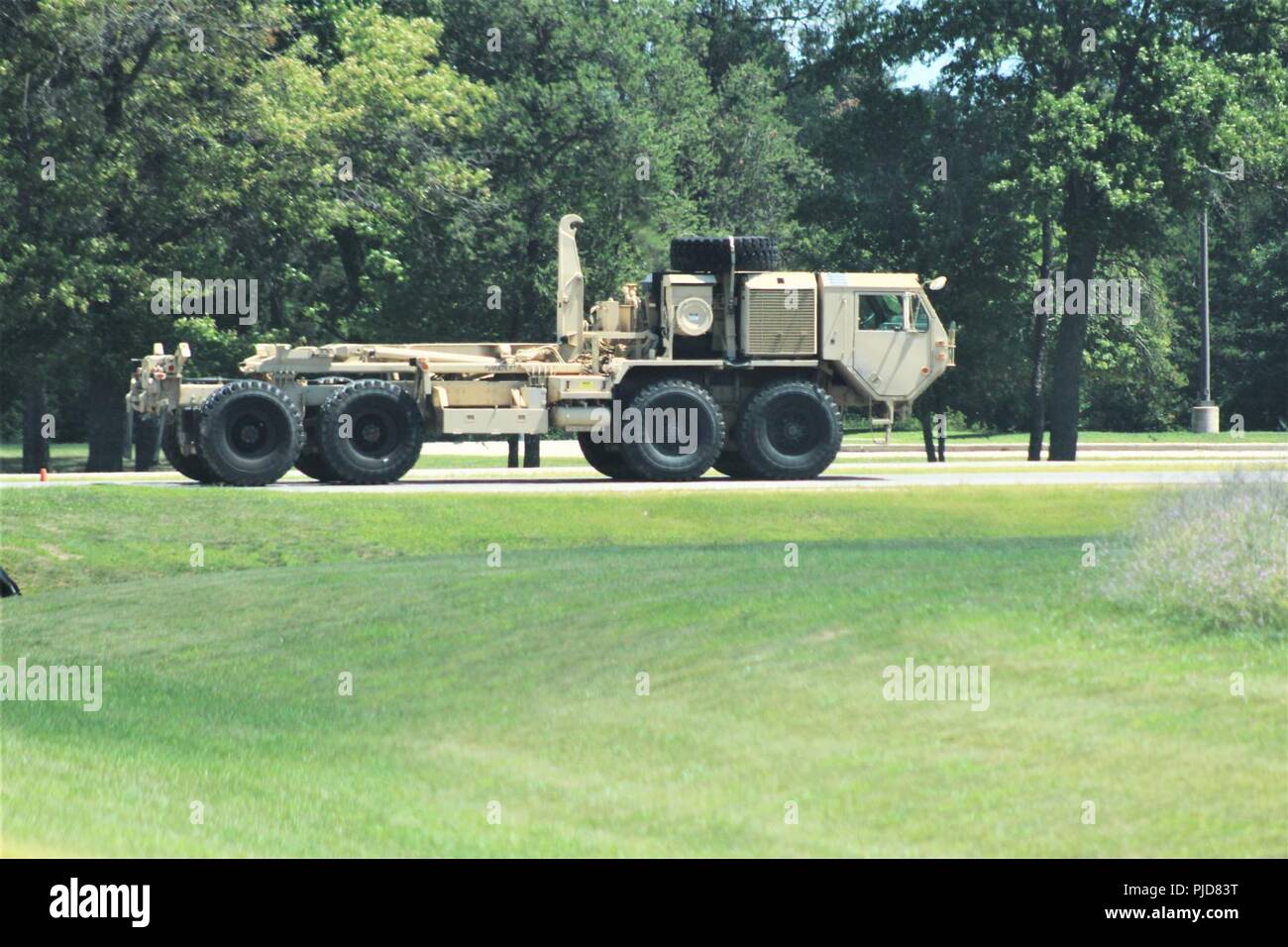 Soldiers operate an M1120 Heavy Expanded Mobility Tactical Truck (Load ...