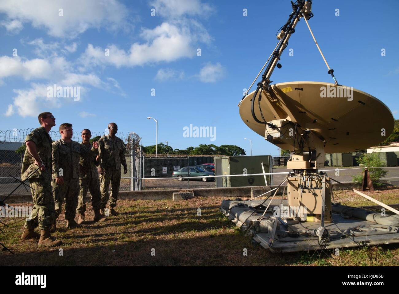 Maritime vsat hi-res stock photography and images - Alamy
