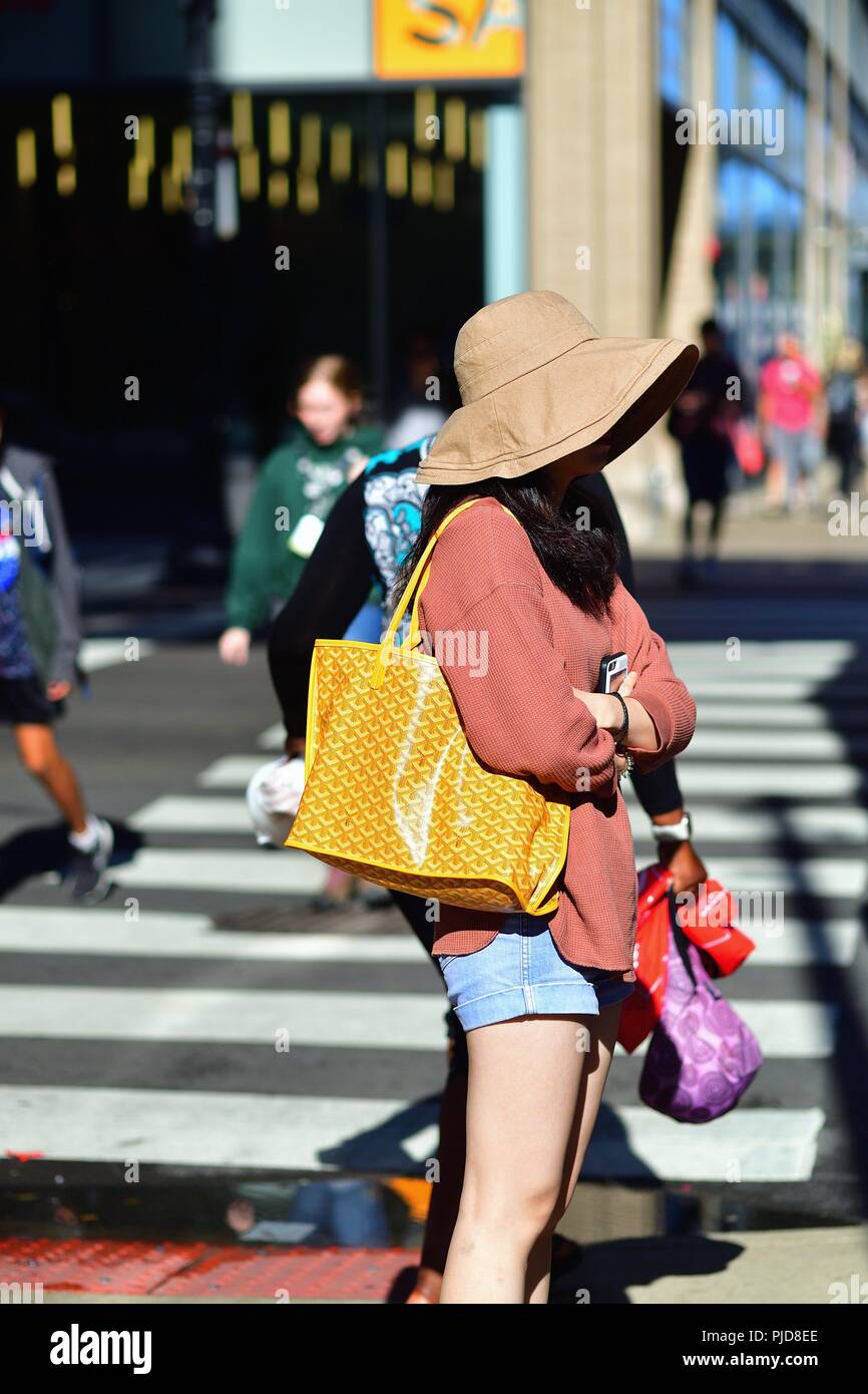 Cross loop hi-res stock photography and images - Alamy