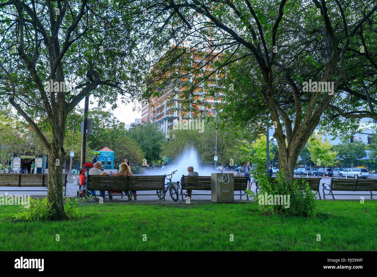 Portland willamette river kayak hi-res stock photography and images - Alamy