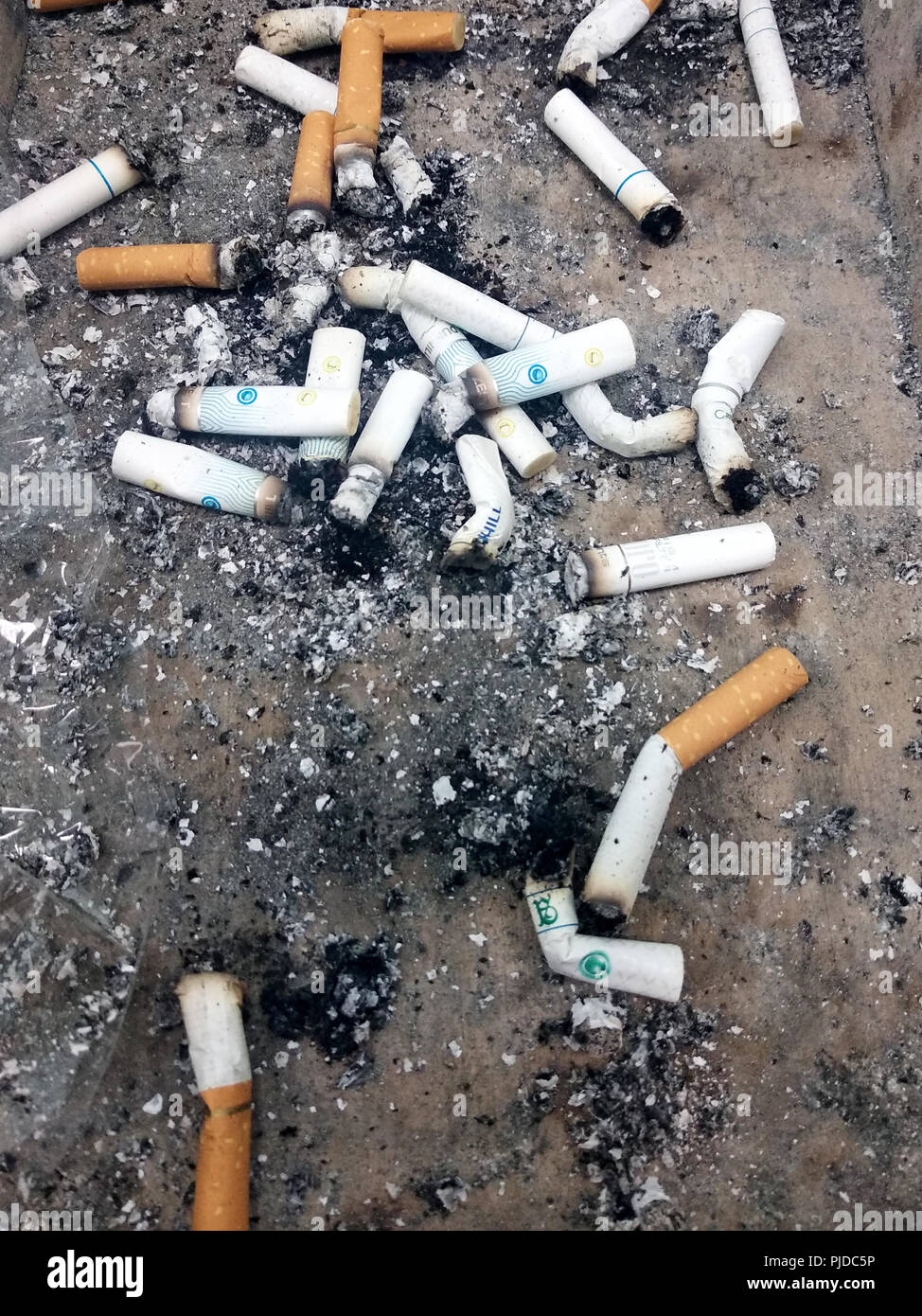 Used cigarettes butt in dirty big wooden box ashtray Stock Photo - Alamy