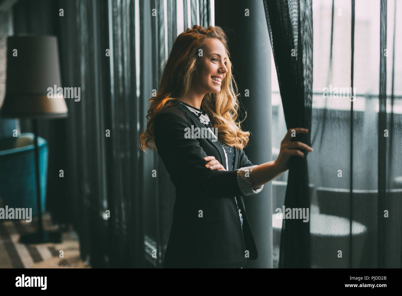 Staring through window hi-res stock photography and images - Alamy