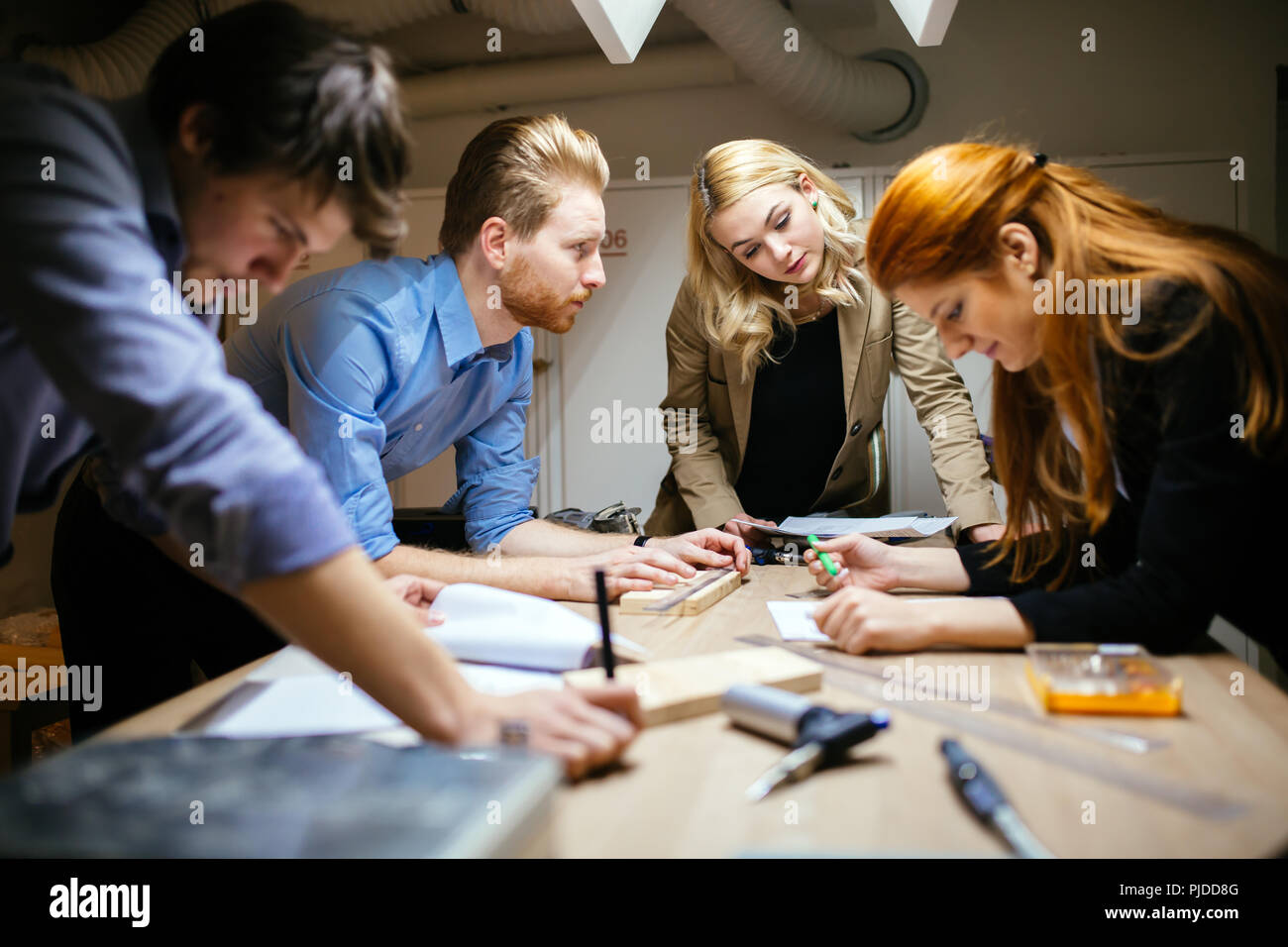 Project communication tools hi-res stock photography and images - Alamy