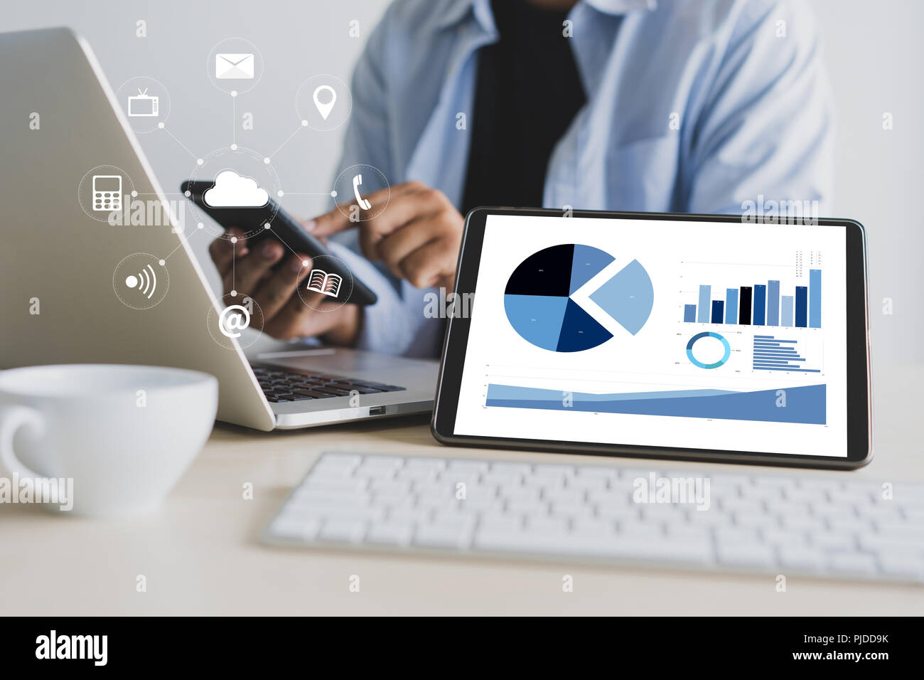 Cloud Service (Cloud Computing diagram on the new computer interface ...