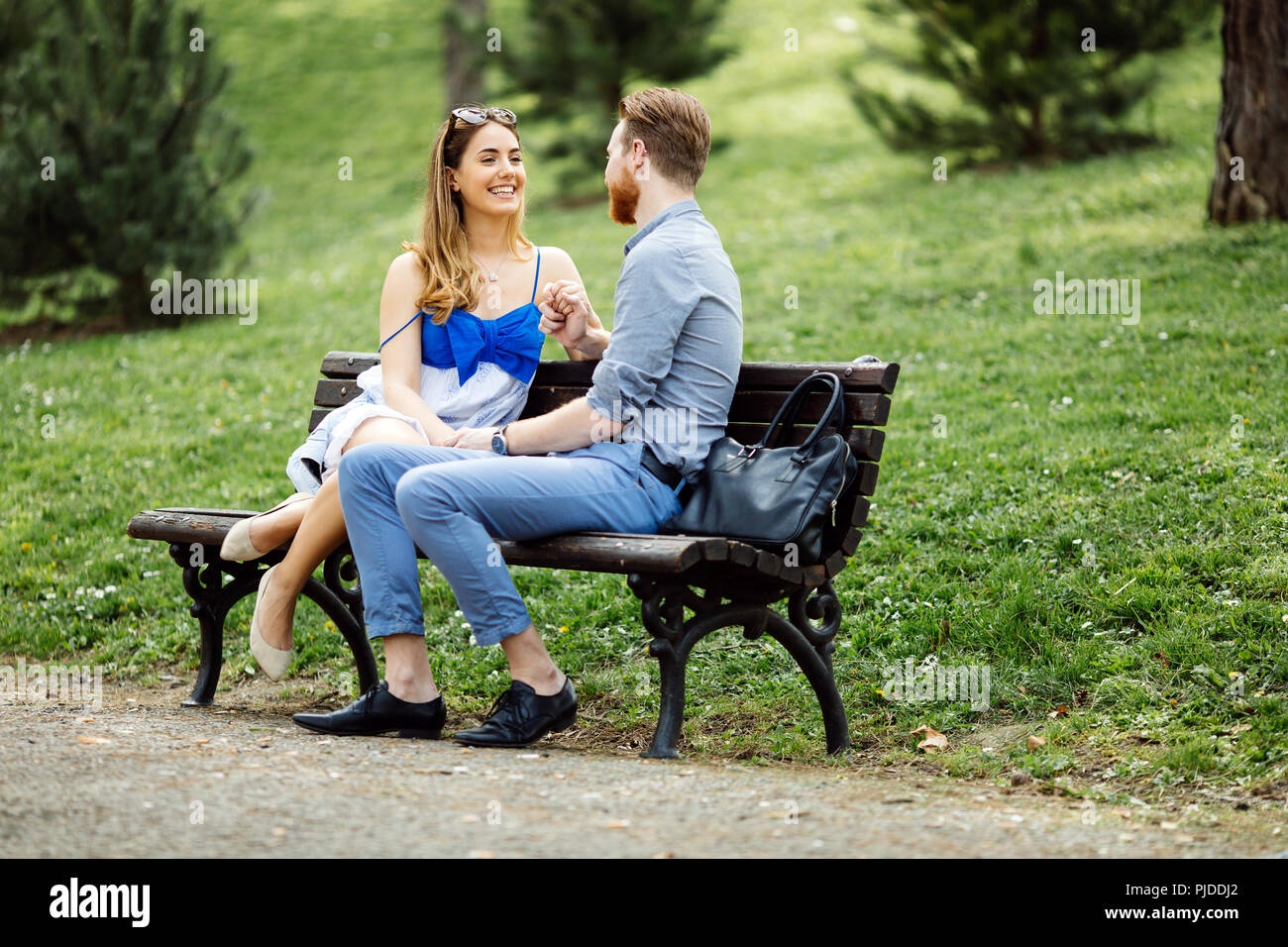 Couple bench hi-res stock photography and images - Alamy