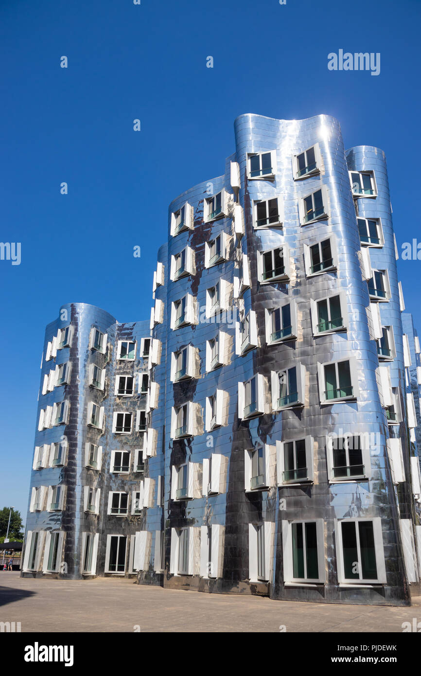 Frank gehry buildings hi-res stock photography and images - Alamy