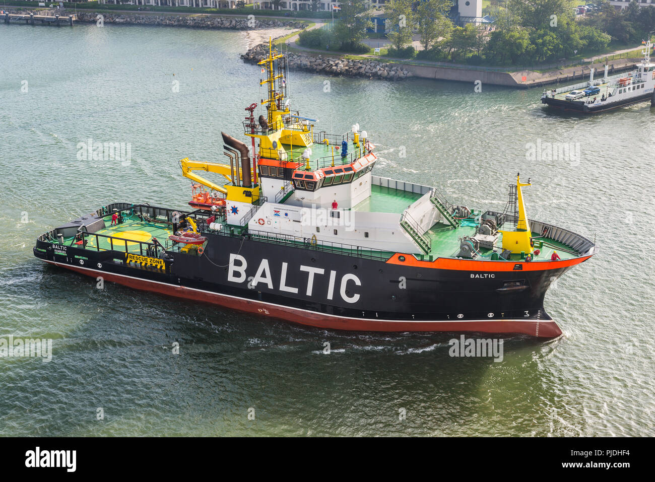 Emergency tow vessel hi-res stock photography and images - Alamy