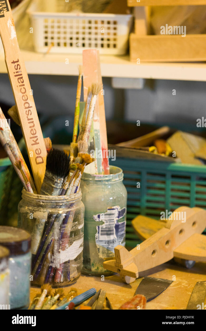 Paint brush on work bench hi-res stock photography and images - Alamy
