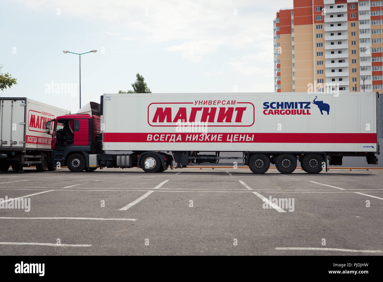 Russia food retailer Magnit Stock Photo - Alamy