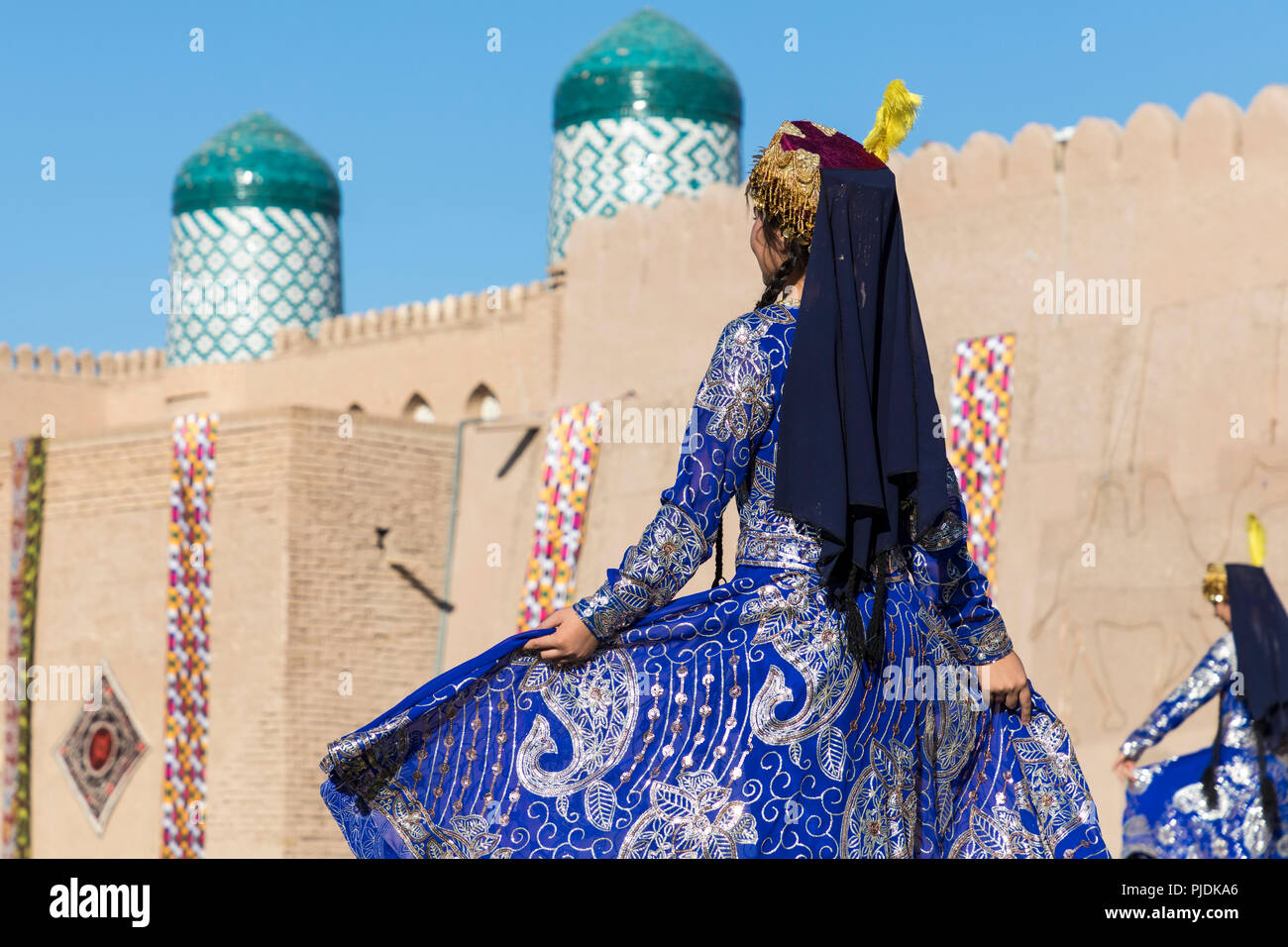 Uzbek girls bukhara uzbekistan hi-res stock photography and images - Alamy