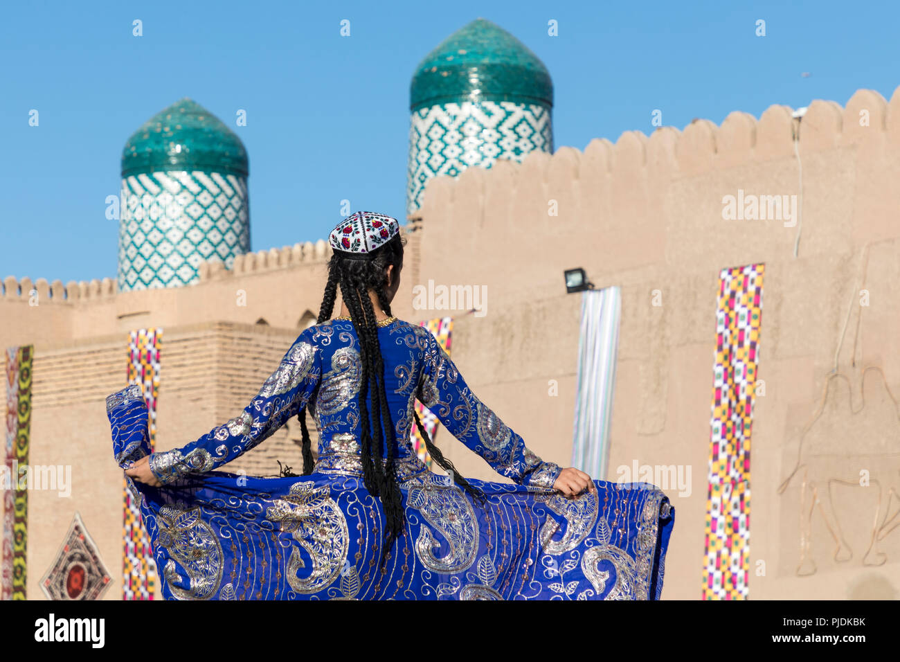 Uzbek girls bukhara uzbekistan hi-res stock photography and images - Alamy