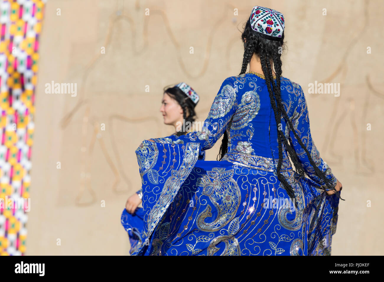 Uzbek girls bukhara uzbekistan hi-res stock photography and images - Alamy
