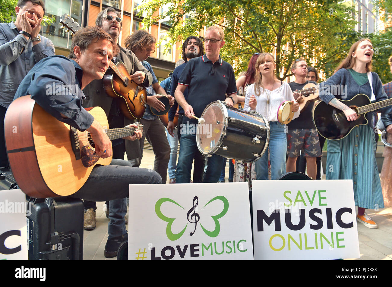 Hunt blur hi-res stock photography and images - Alamy