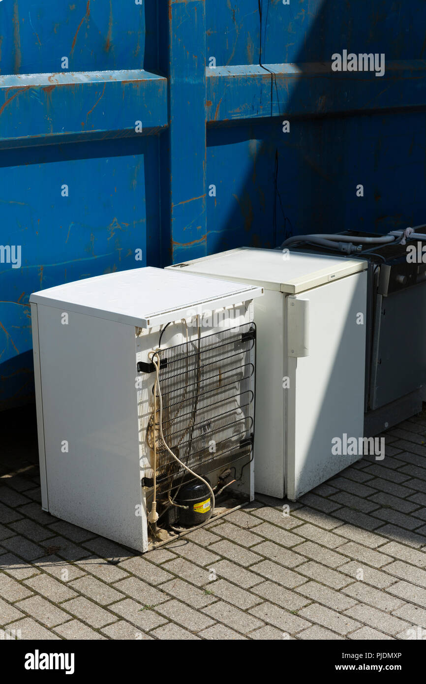 Broken home appliances hi-res stock photography and images - Alamy
