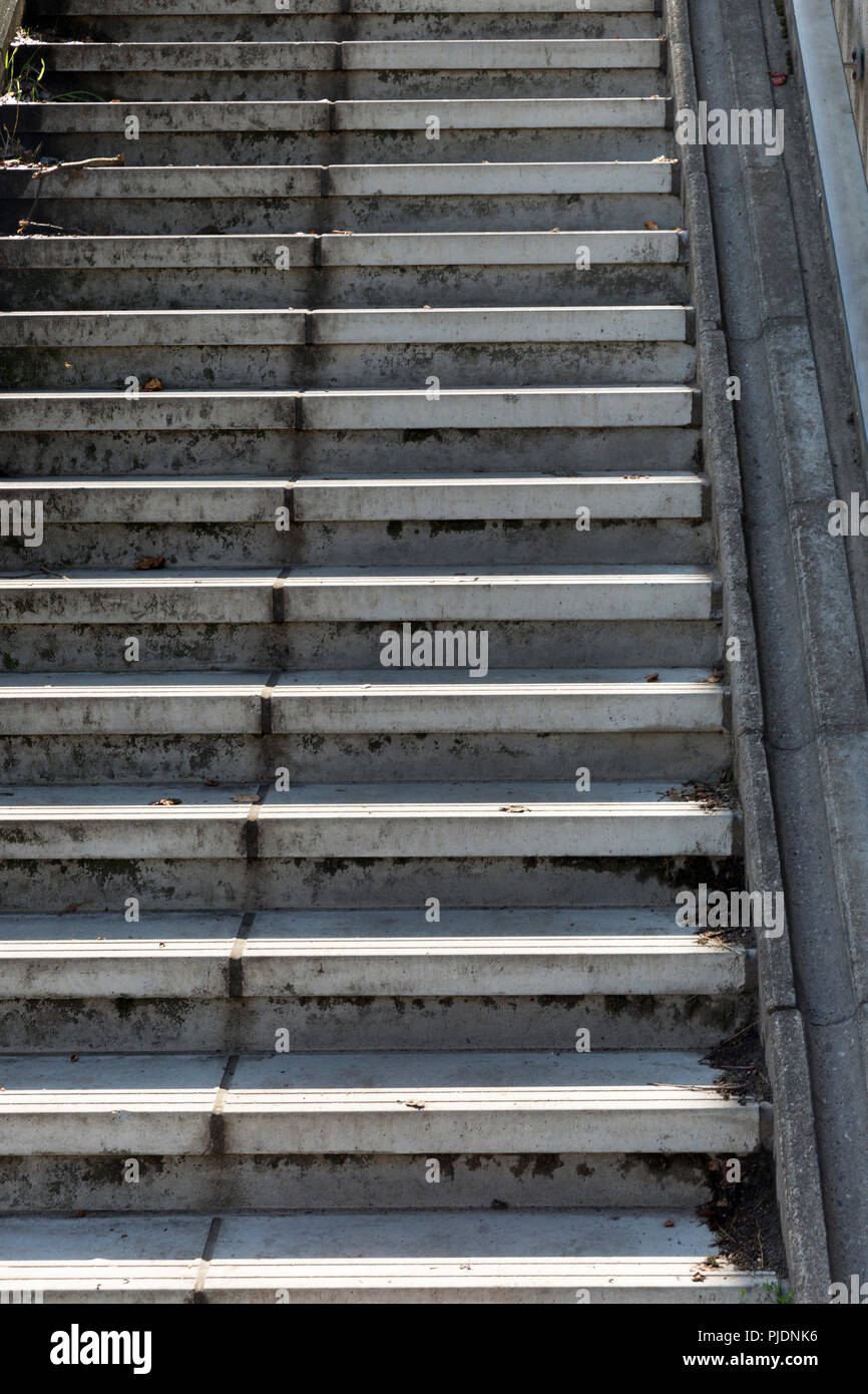 Concrete step barrier hi-res stock photography and images - Alamy
