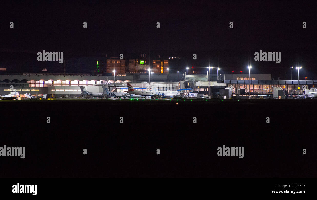 Bombardier dash 8 q400 flybe hi-res stock photography and images - Alamy
