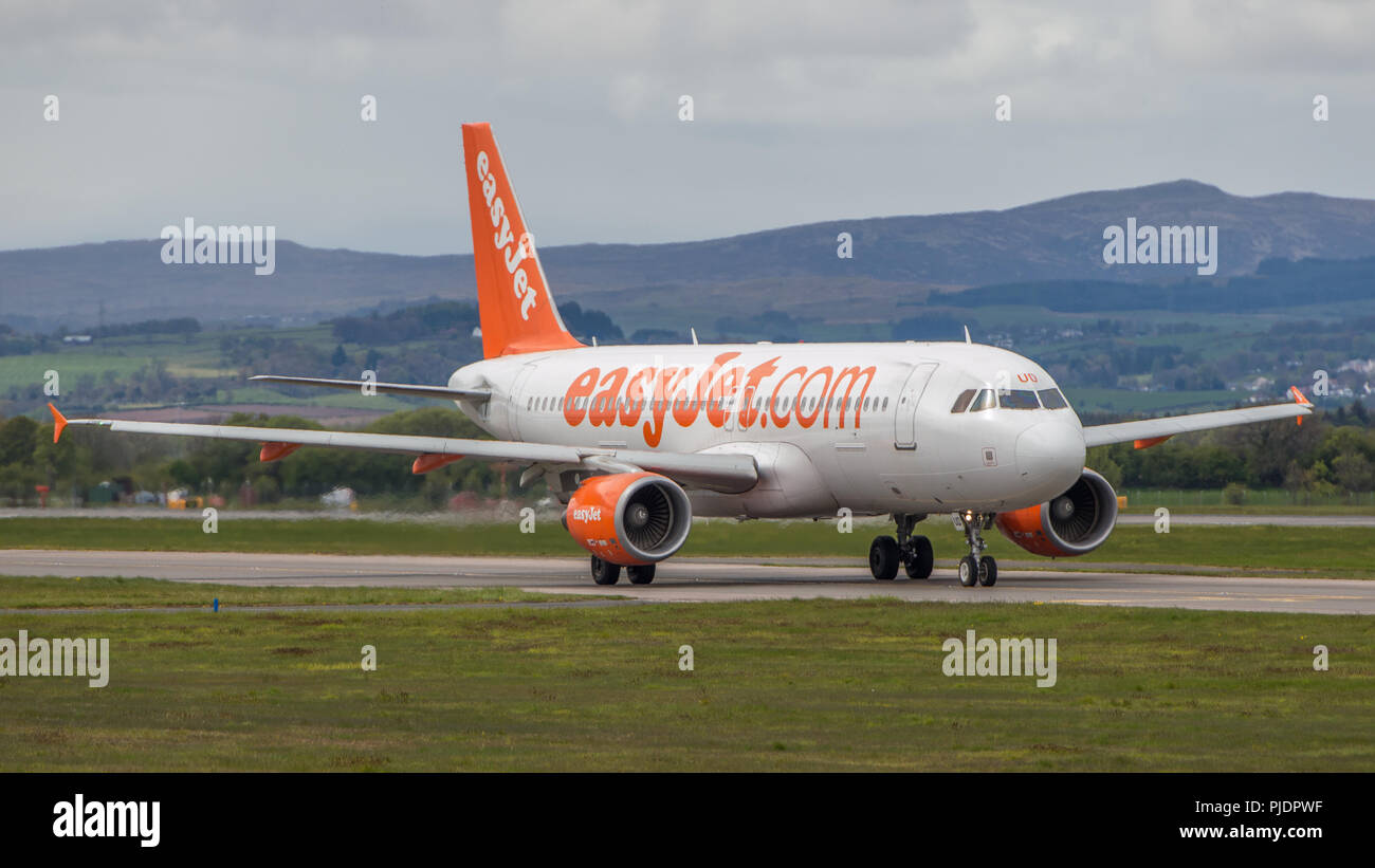 Easyjet aircraft engine hi-res stock photography and images - Alamy