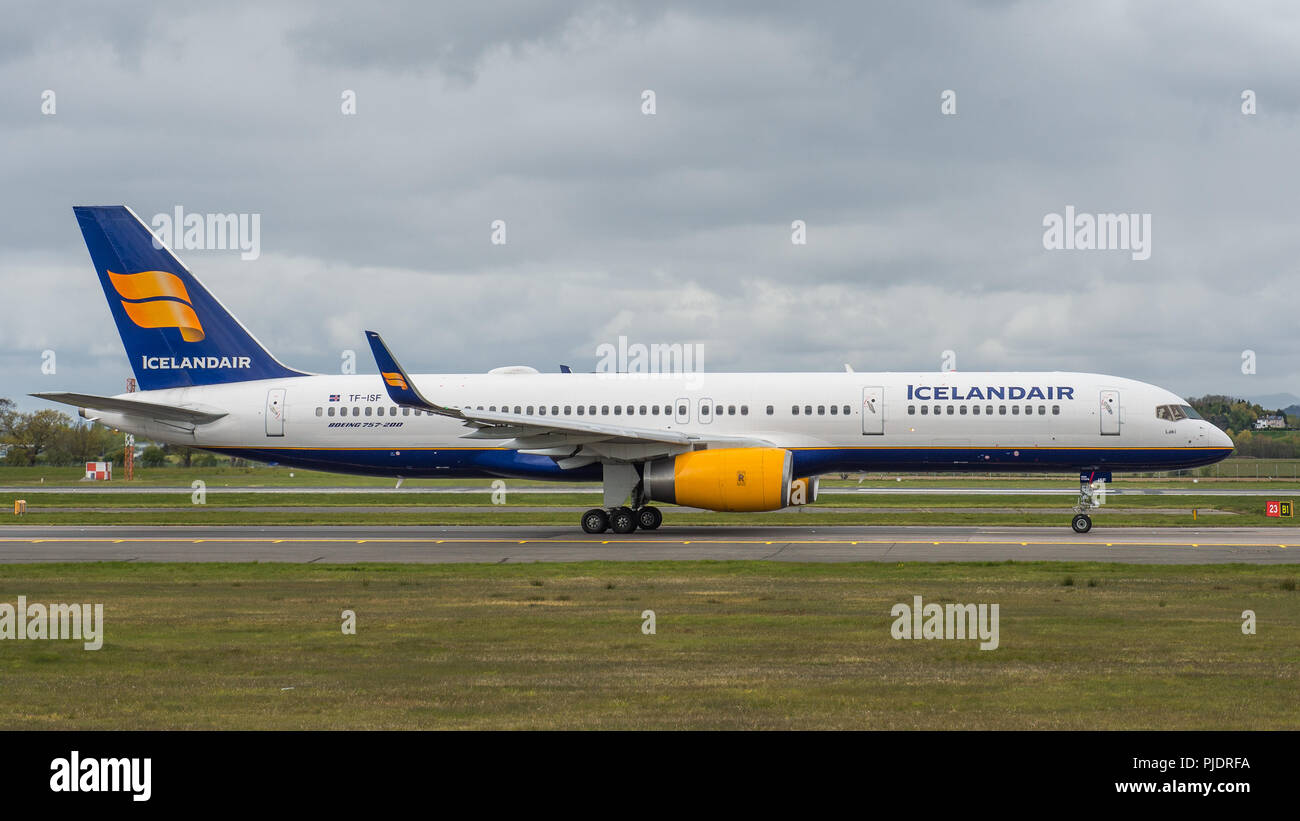 Boeing 757 aircraft jet engine hi-res stock photography and images - Alamy