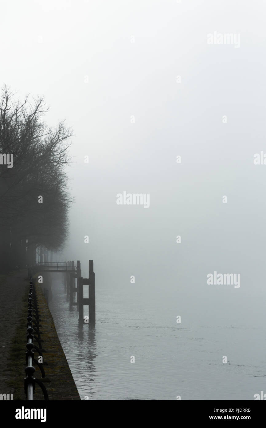 Rolling mist over lake hi-res stock photography and images - Alamy