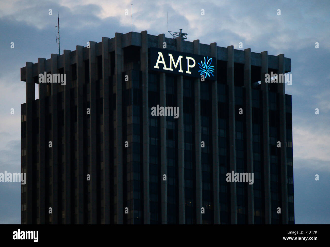 das Logo der Marke "AMP", Sydney, Australia Stock Photo - Alamy