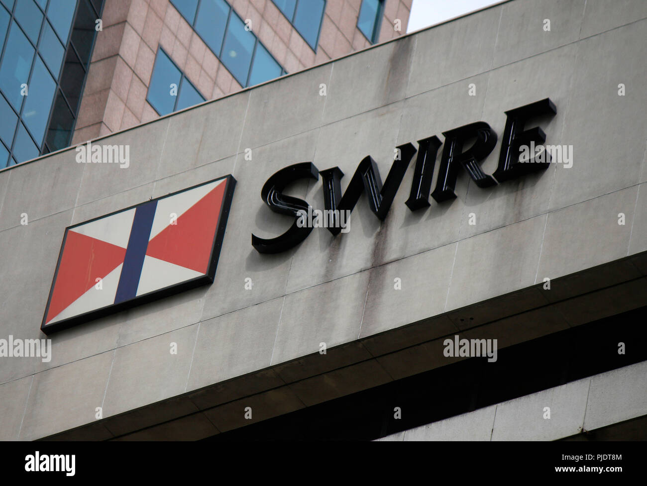 das Logo der Marke "Swire", Sydney, Australia Stock Photo - Alamy