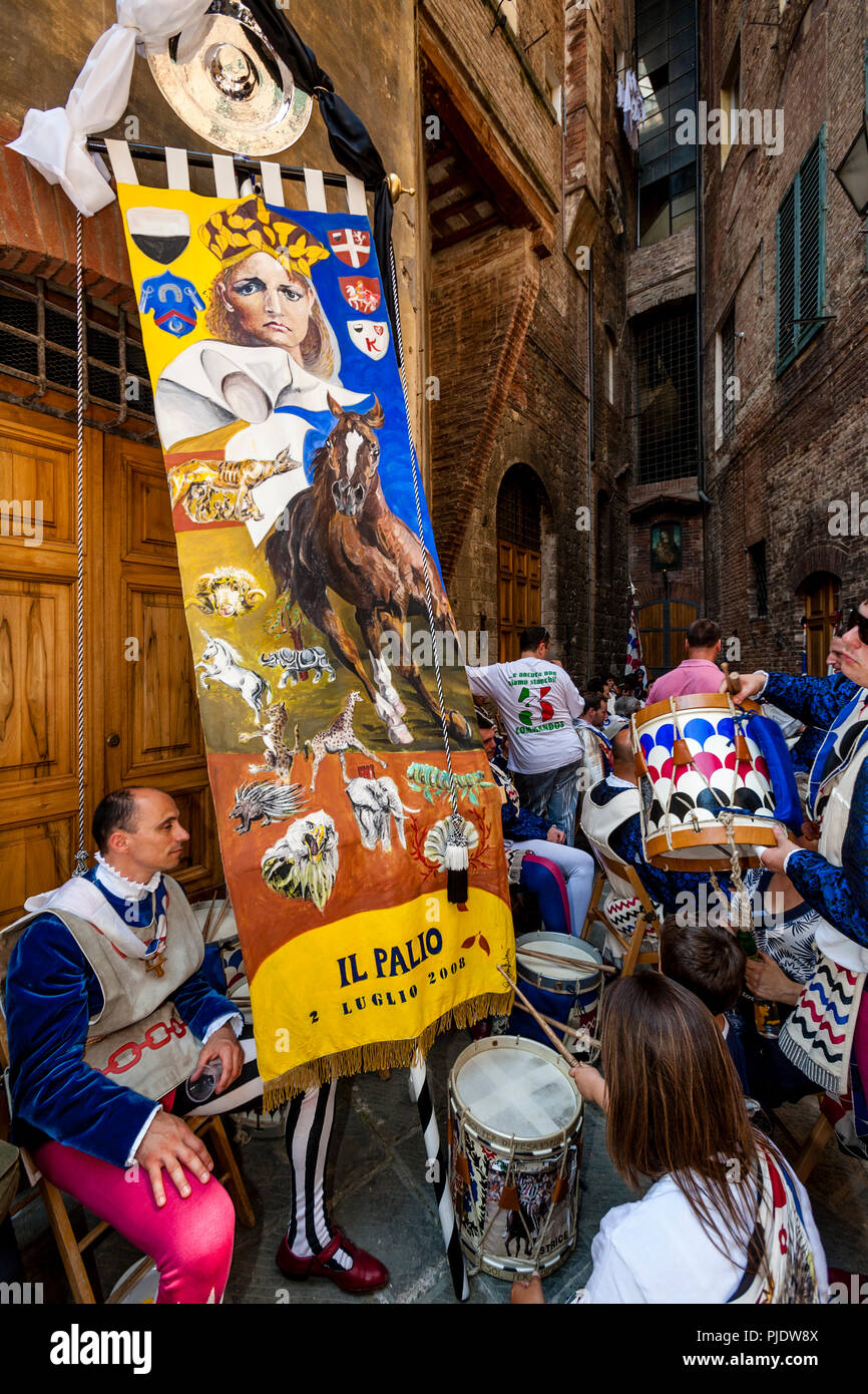 Porcupine contrada siena hi-res stock photography and images - Alamy