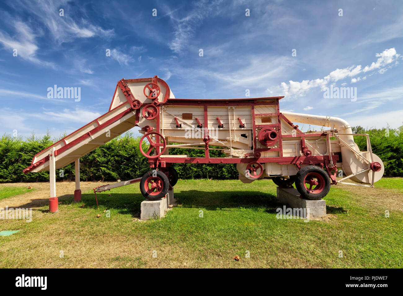 Old wooden thresher hi-res stock photography and images - Alamy