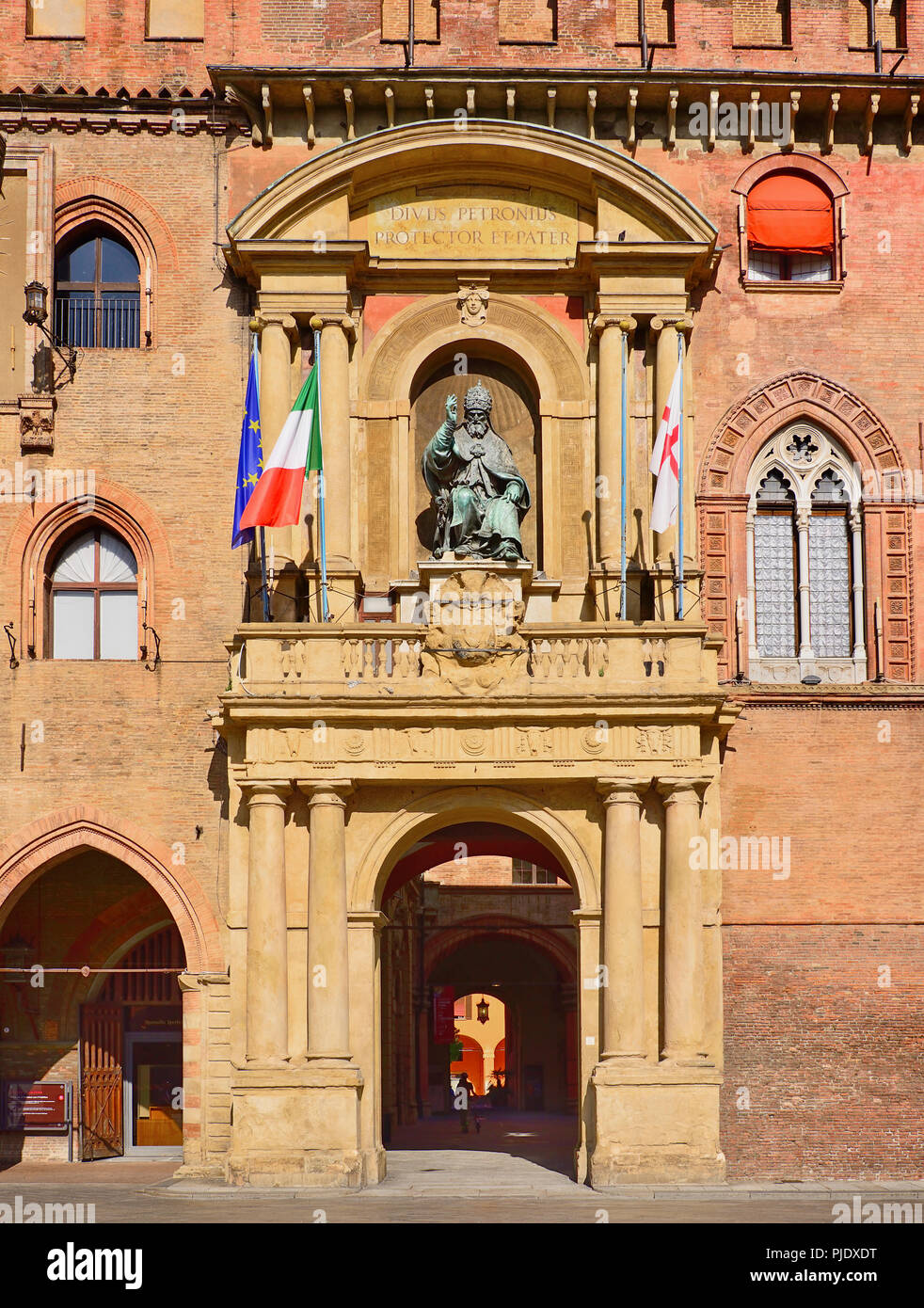 City hall entrance hi-res stock photography and images - Alamy