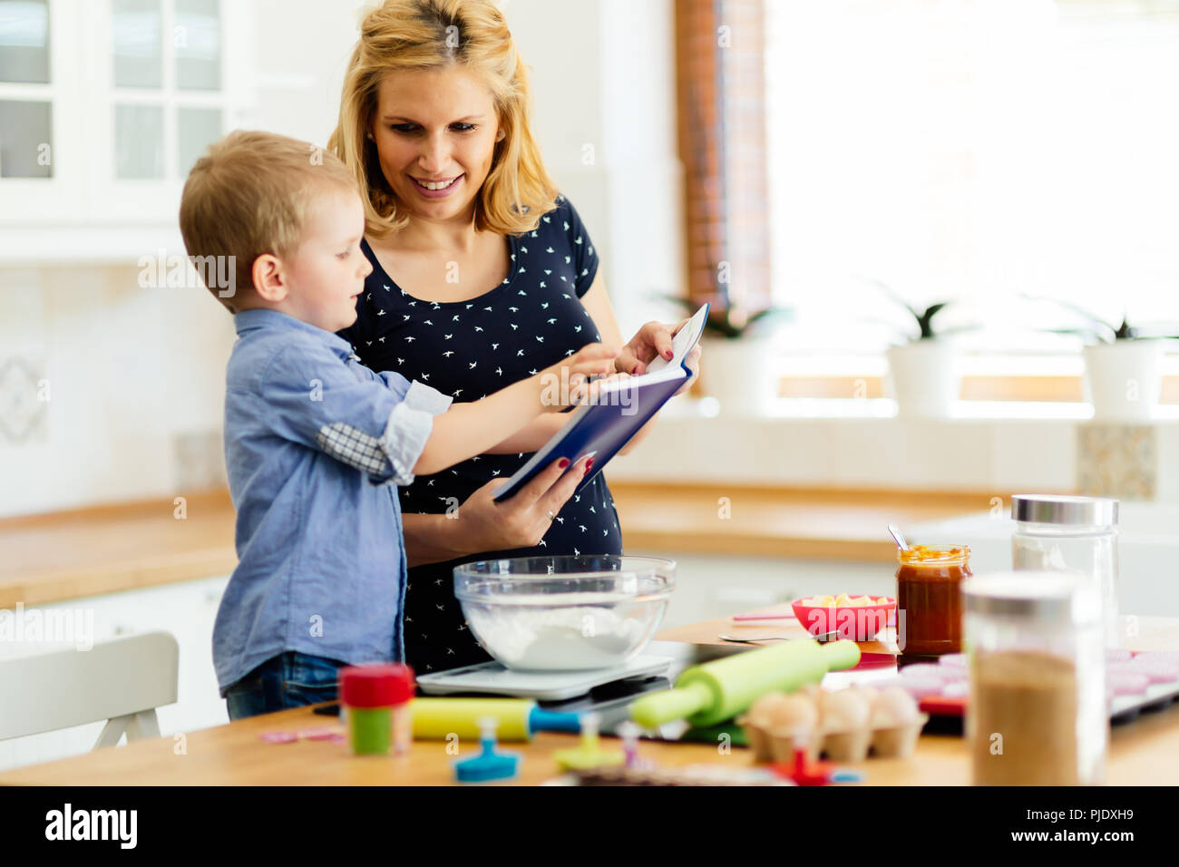 Happy mother and child in kitchen Stock Photo - Alamy