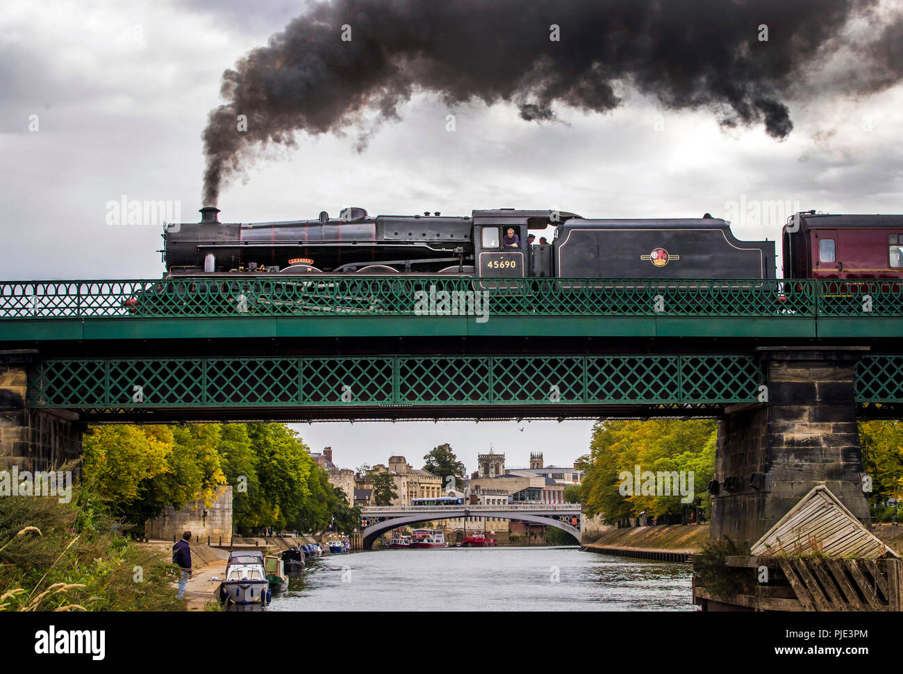 The 45690 Leander steam locomotive hauling The Scarborough Spa Express ...