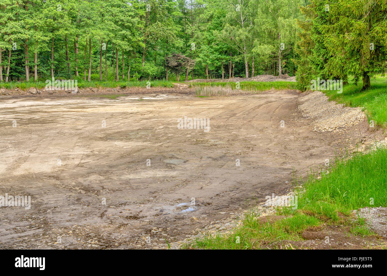 Drained earth hi-res stock photography and images - Alamy