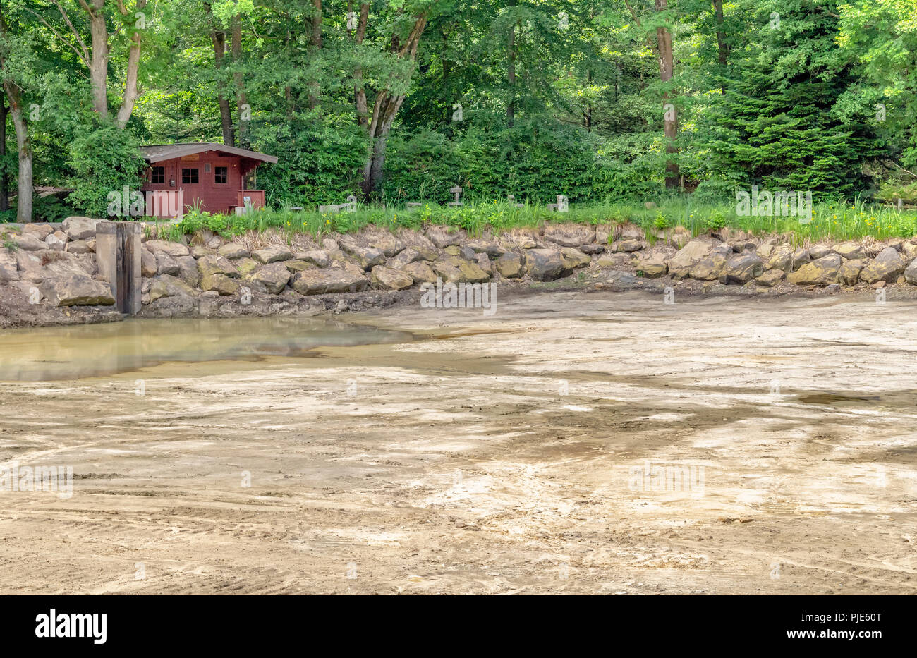 Drained earth hi-res stock photography and images - Alamy