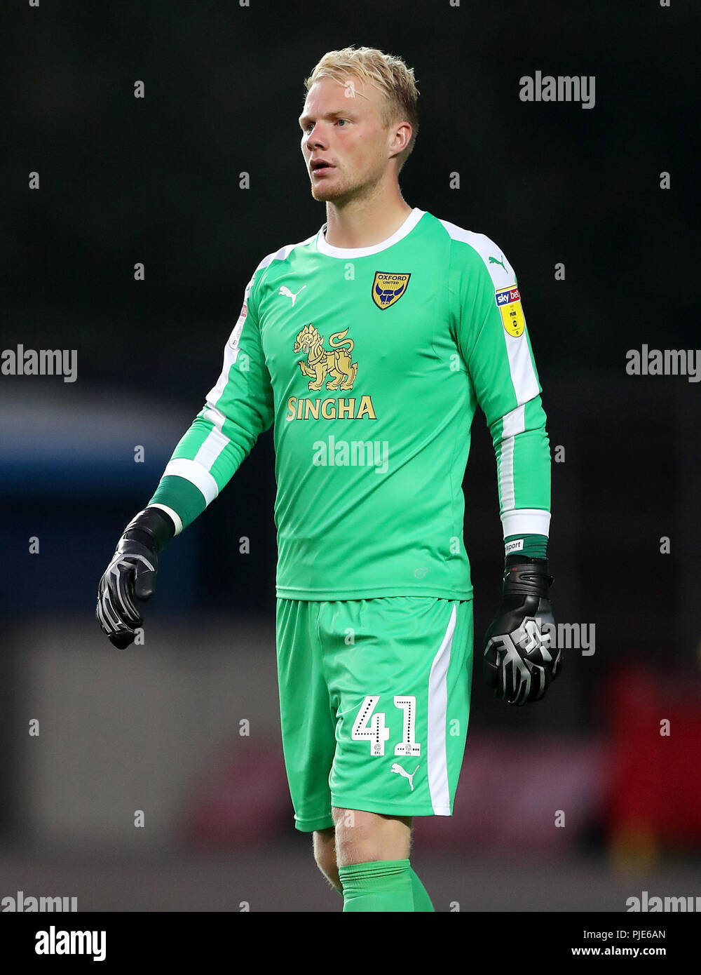Oxford United goalkeeper Jonathan Mitchell Stock Photo - Alamy