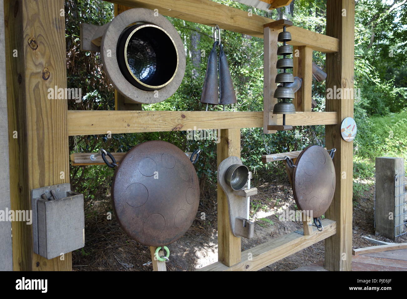 Metal musical instruments hi-res stock photography and images - Alamy