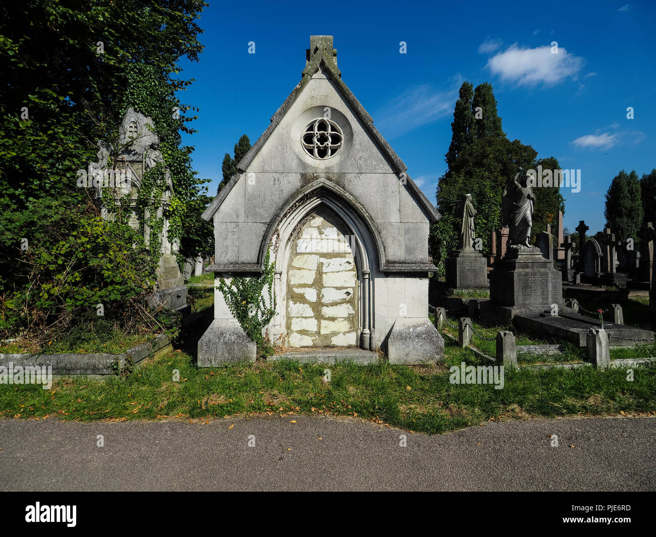 Kensal Green Cemetery Stock Photo - Alamy