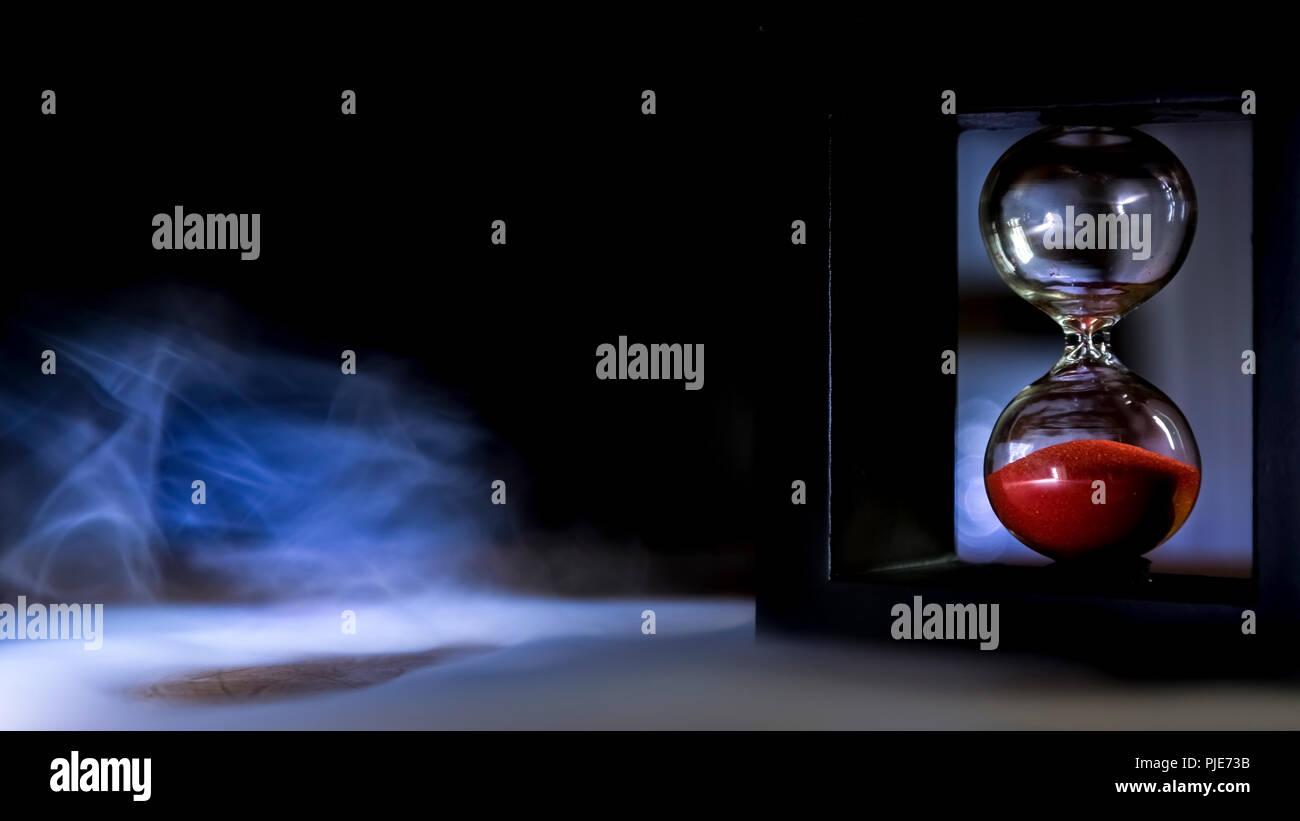 Red hourglass hi-res stock photography and images - Alamy