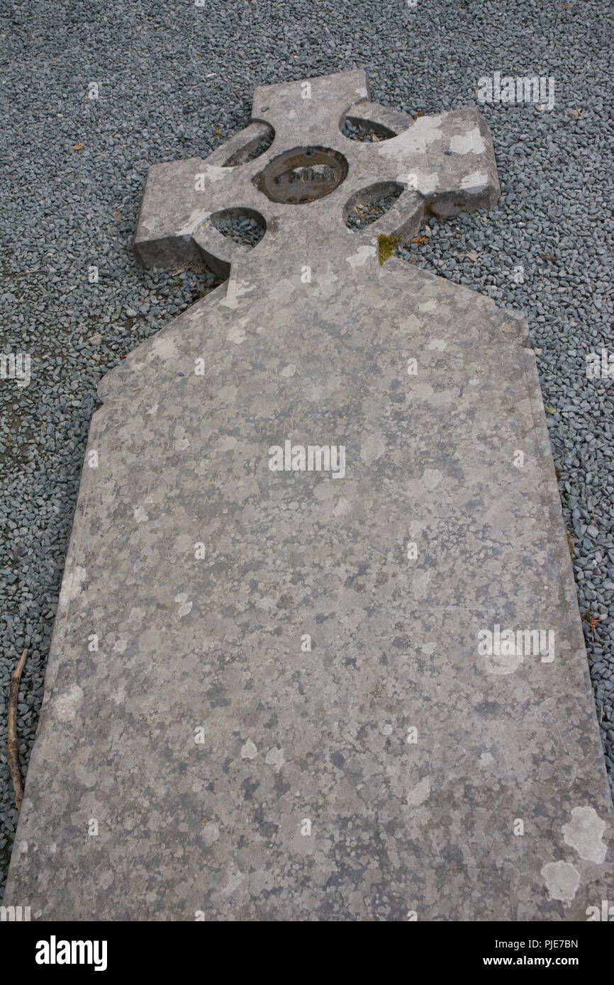 Decorative headstone hi-res stock photography and images - Alamy