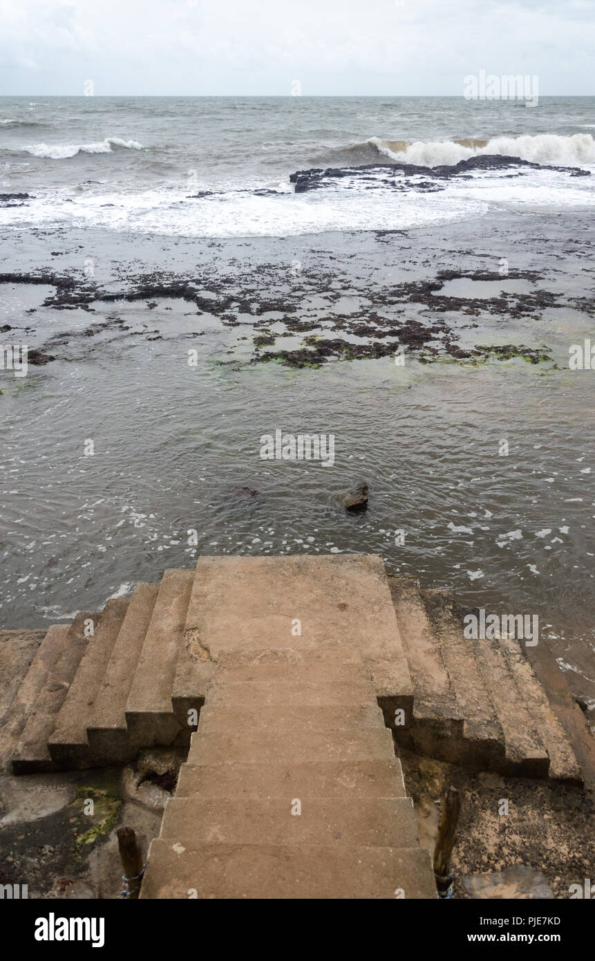India rocky beaches hi-res stock photography and images - Alamy