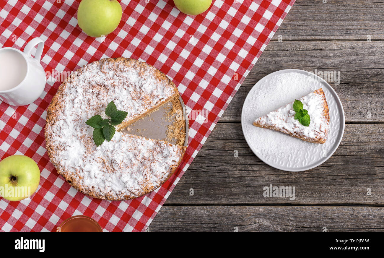 Slice of apple pie on a plate Stock Photo - Alamy