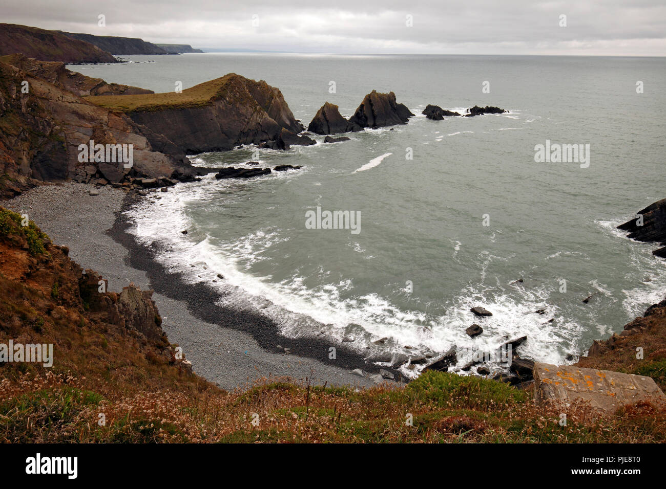 Cliffs and bay to the south of Hartland Quay Stock Photo - Alamy