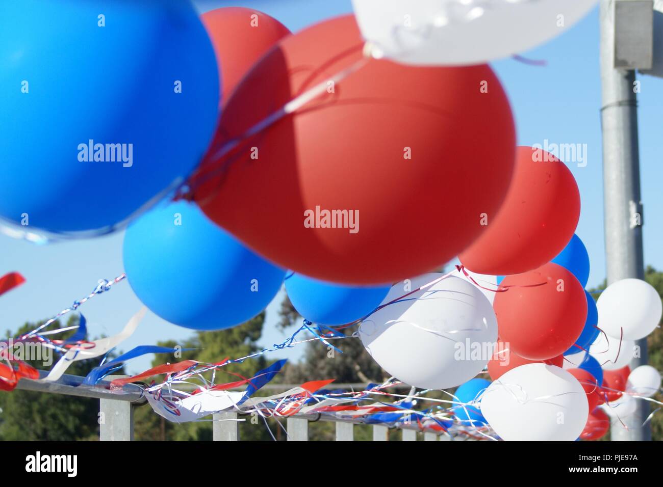 Balloons cluster hi-res stock photography and images - Alamy
