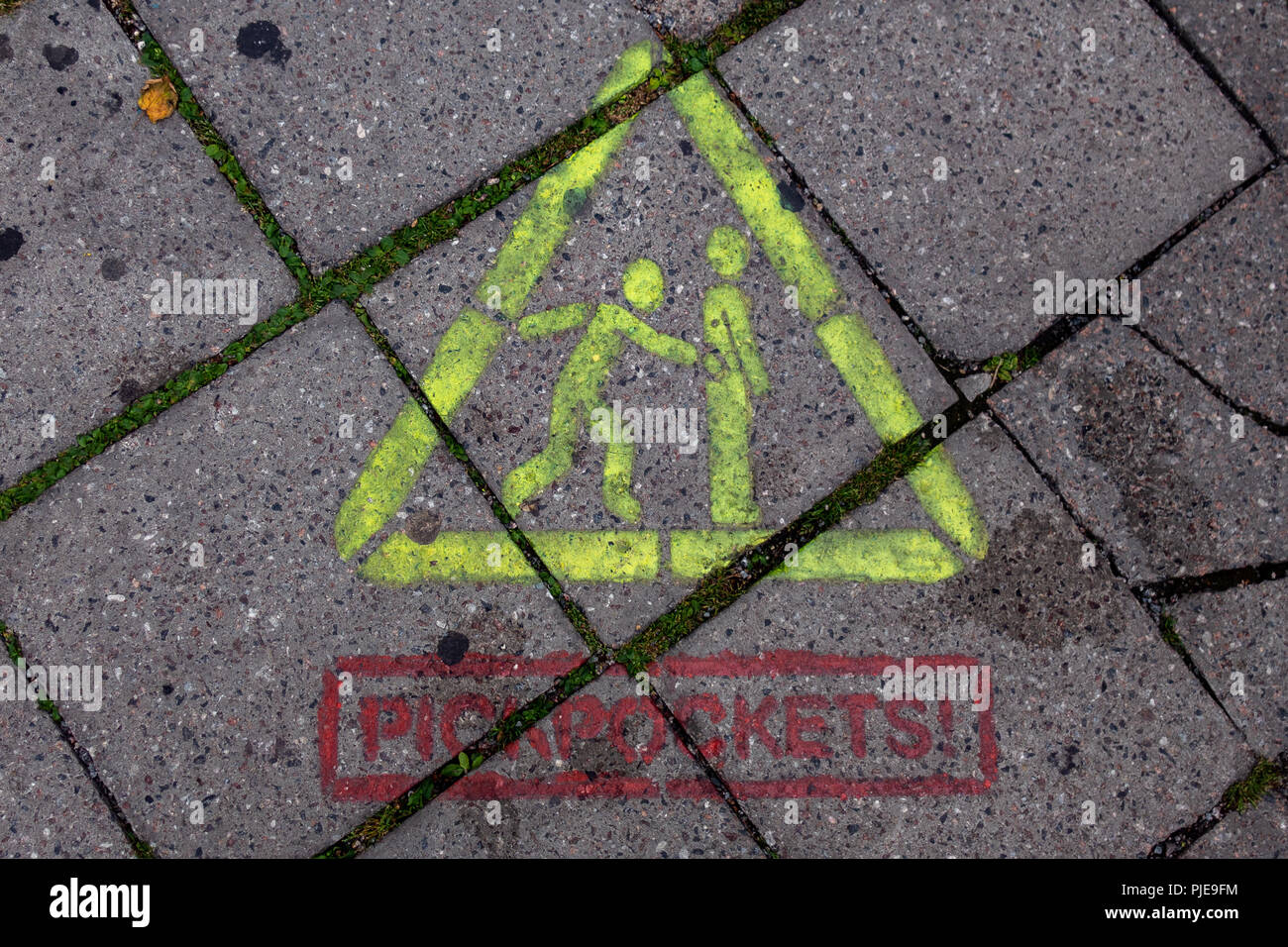 Warning sign pickpockets hi-res stock photography and images - Alamy