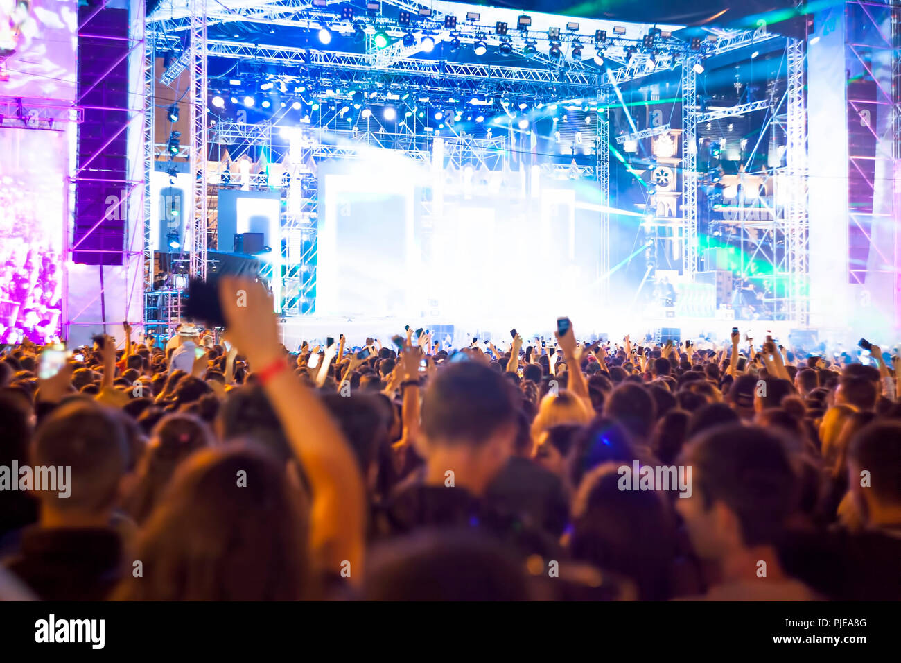 Blur group band hi-res stock photography and images - Alamy