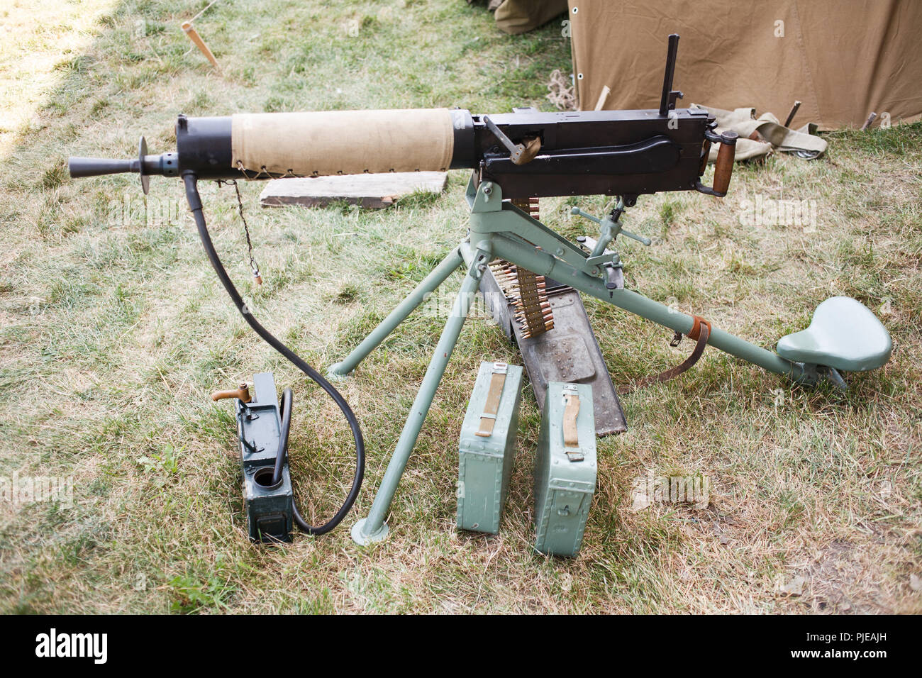 WWI german machine gun MG 08 with amunition belt Stock Photo - Alamy