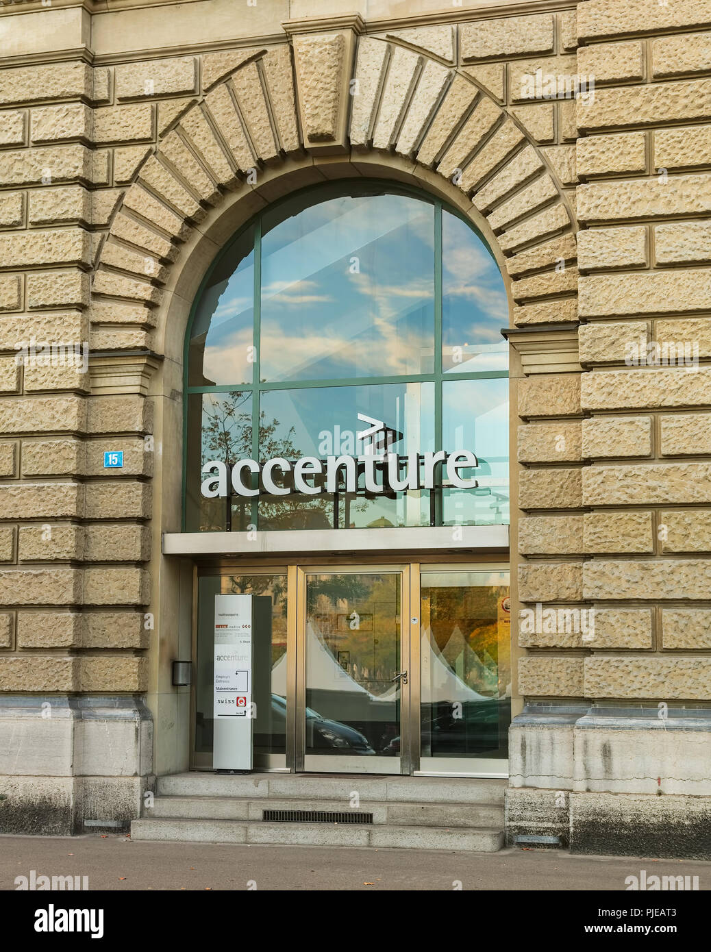 Accenture logo hi-res stock photography and images - Alamy